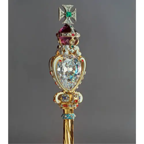 The Crown Jewels: A Glittering Tale of the British Royal Family